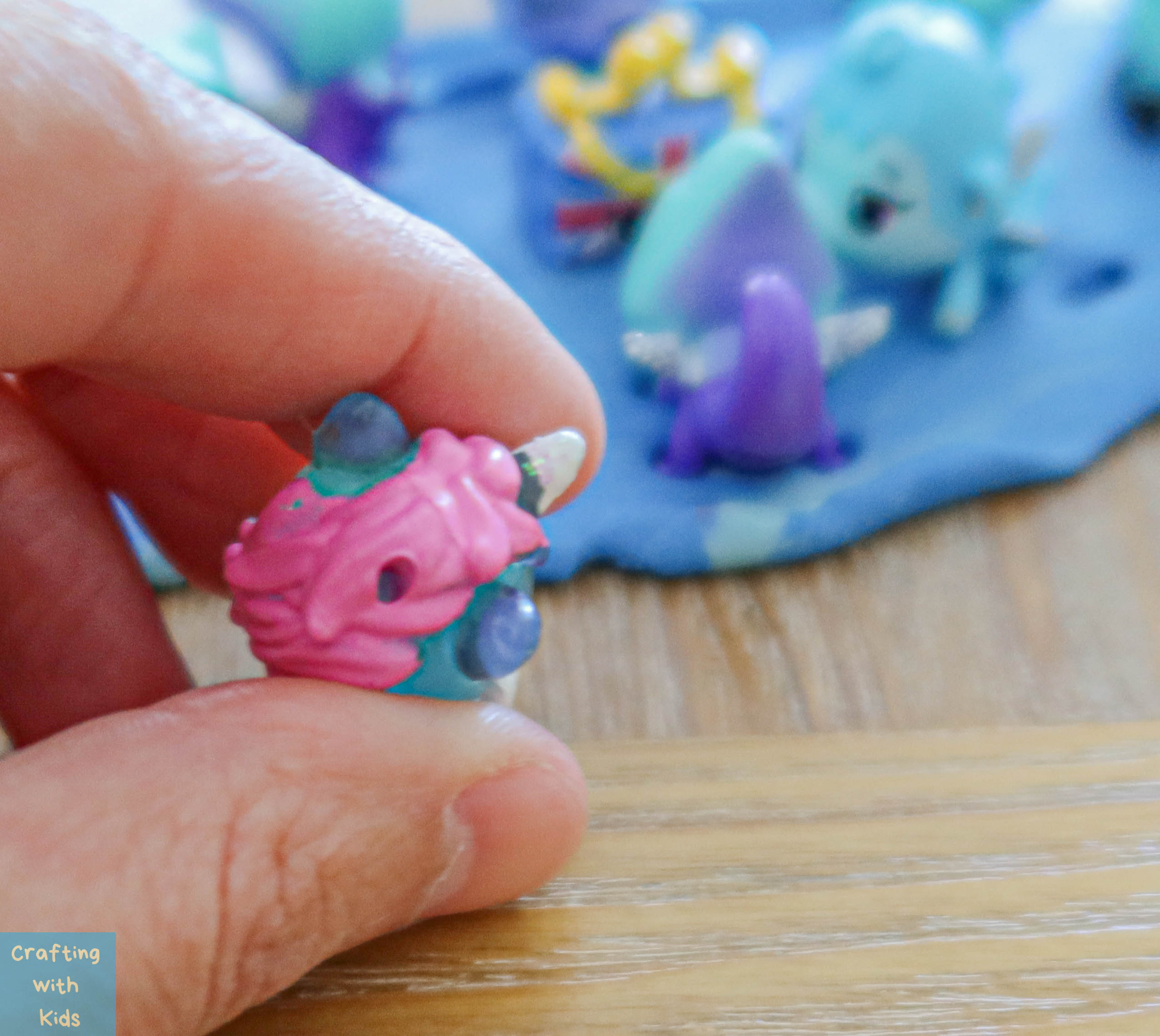 Make Your Own Hatchimal Necklace with the CollEGGtible Hatchimals