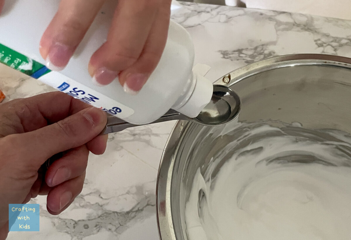 How to Make Fluffy Slime with Shaving Cream